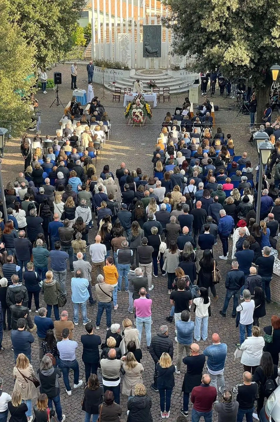 In centinaia per dire addio a Muscella | Il Centro
