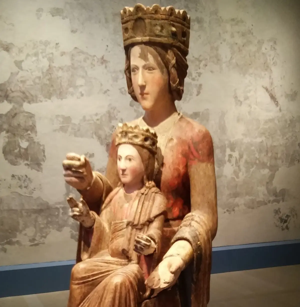 La Madonna lignea del XII secolo torna nella chiesa di Castelli | Il Centro