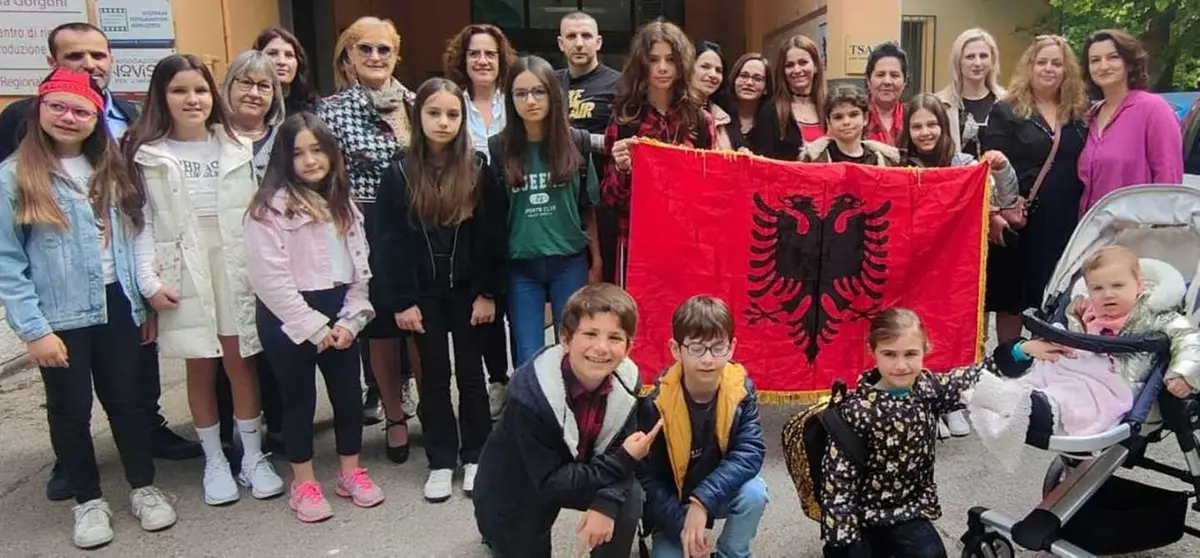 La scuola che insegna l’albanese ai bambini: è la lingua dei nonni | Il ...
