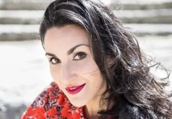 “Dalle mani” Serrati canta il coraggio di lasciar andare | Il Centro