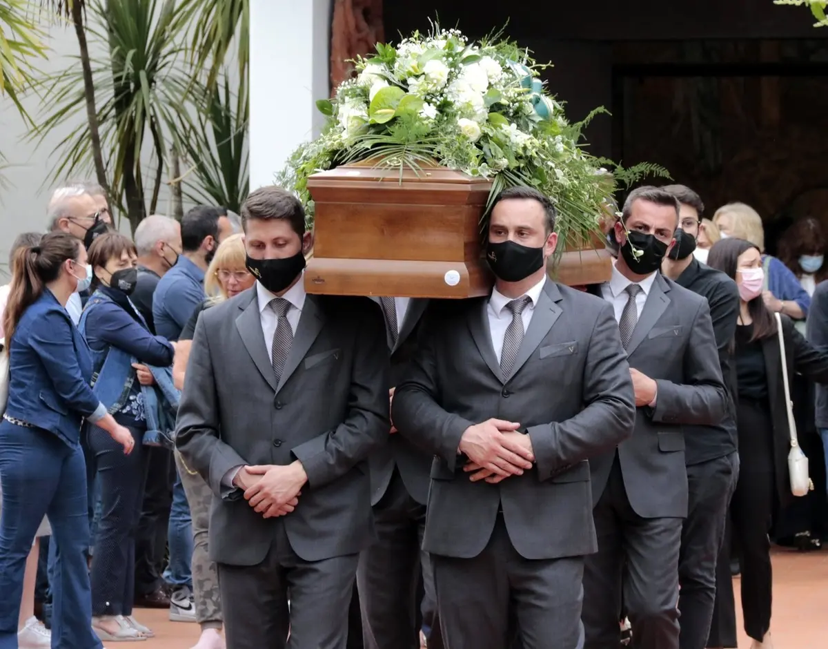 Addio a Sandro Guidotti tra lacrime e musica | Il Centro