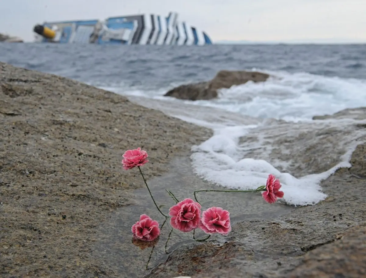 Apnea, quegli otto vigili del fuoco diventati eroi sulla Costa ... Apnea, quegli otto vigili del fuoco diventati eroi sulla Costa ...