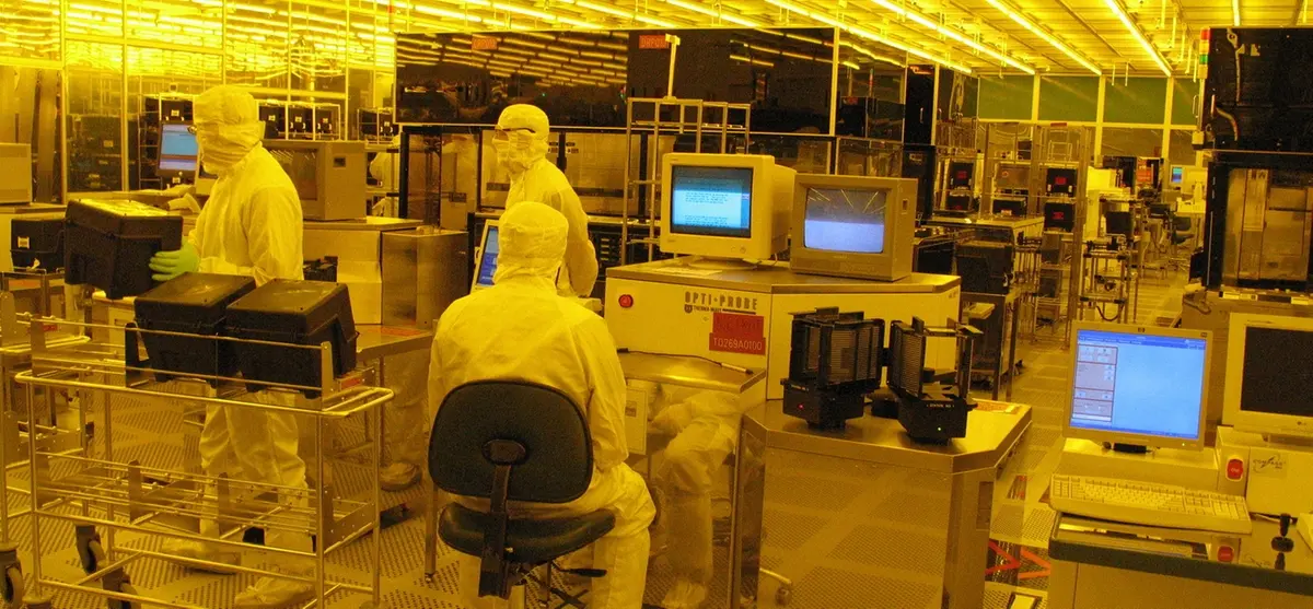 LFoundry torna alle 8 ore per tagliare costi e assenze | Il Centro