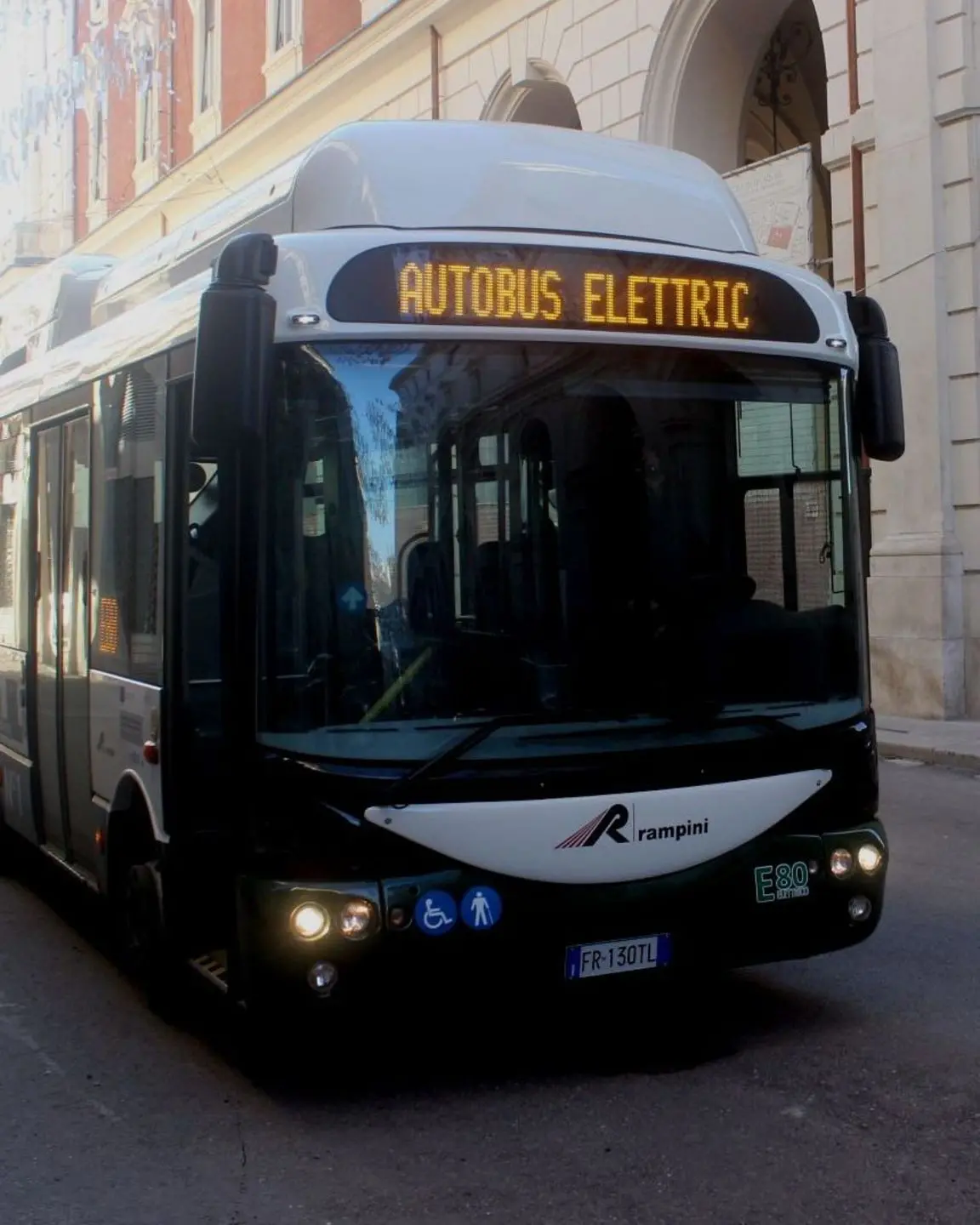 Sui bus massimo 11 passeggeri e mascherine obbligatorie | Il Centro